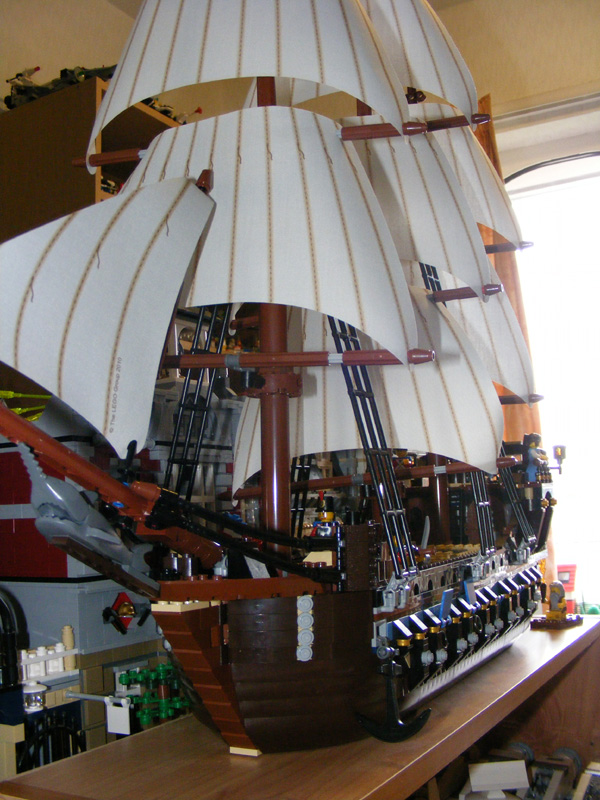 Legotropolis: Imperial Flagship 10210