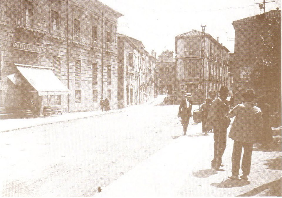 Salamanca tierra mía: Edificio para César Real de la Riva