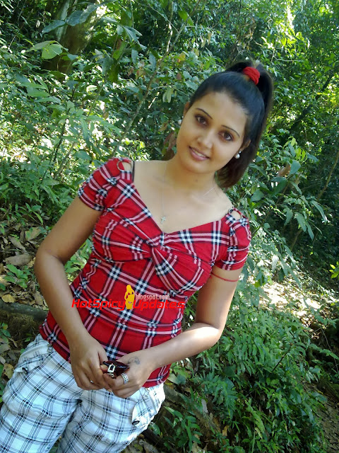 Sandra Jose Saree Navel