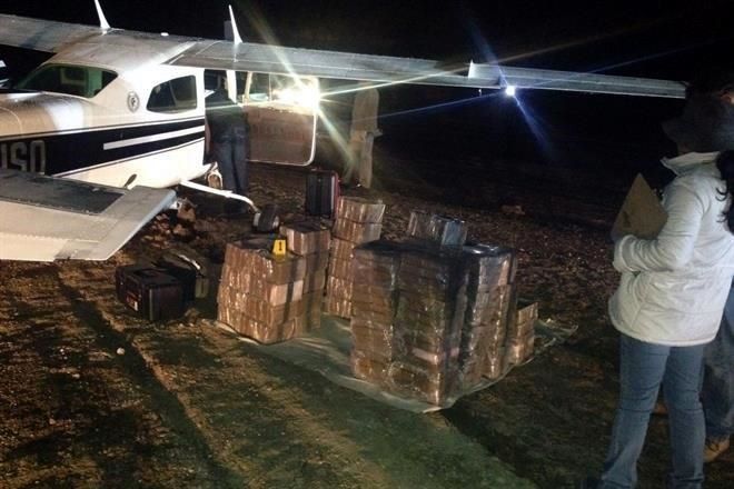 "NARCO AVION ABANDONADO" con 50 MILLONES de PESOS en "COCAINA"., por ...