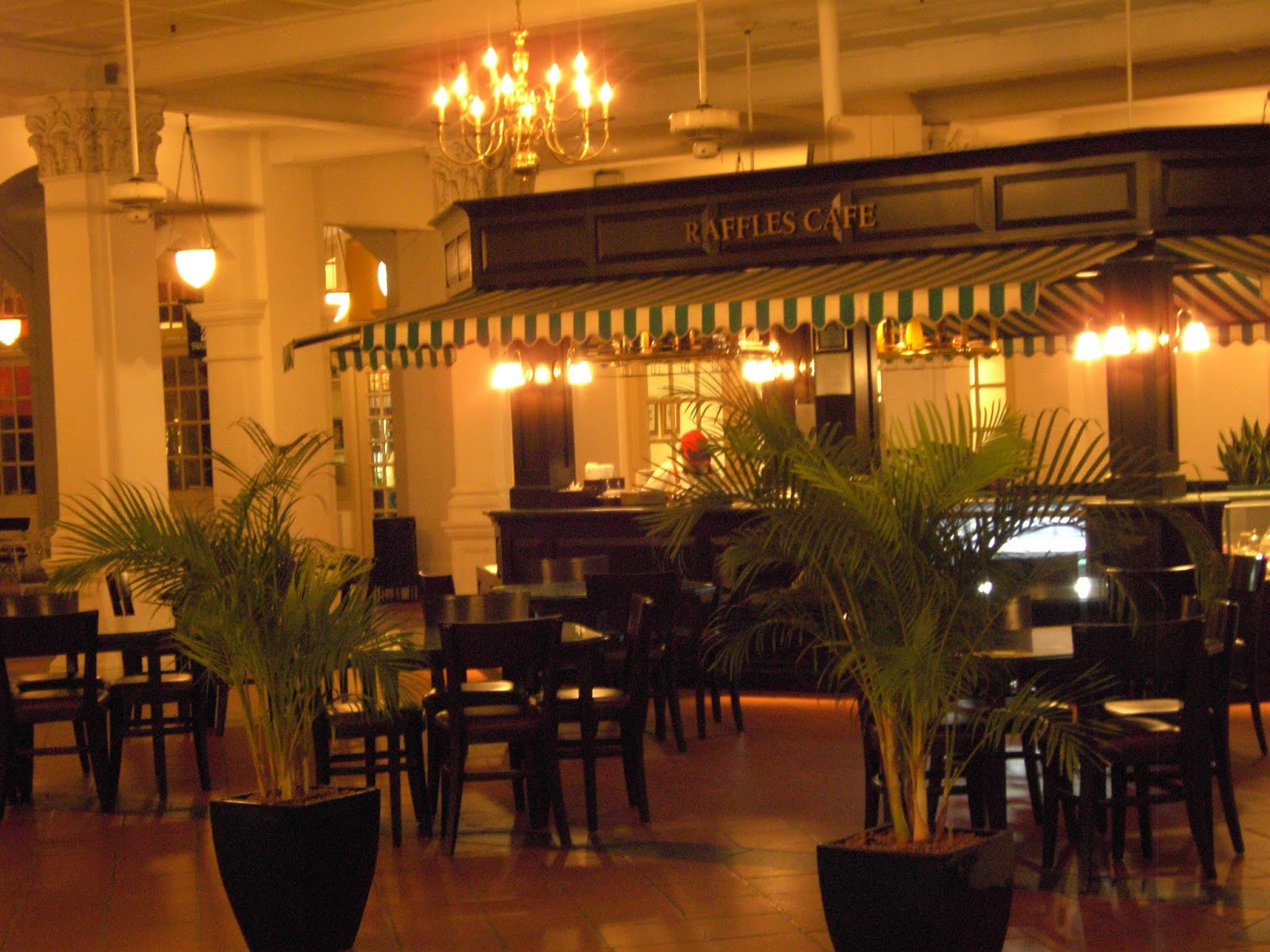 ENPUNKT-Tagebuch: In Raffles Café