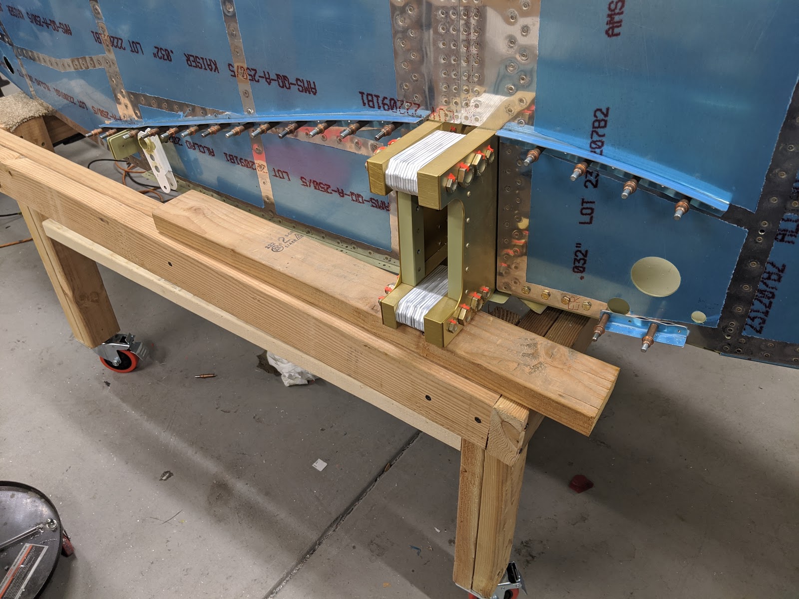 Damazio family's RV-10 project: Wing attachment started