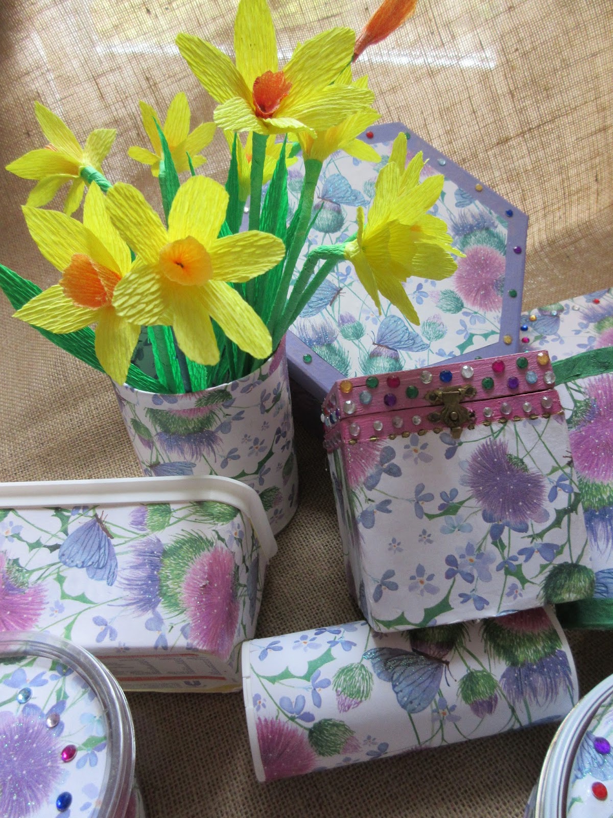 How Art Therapy can help those with Dementia ...: Crafty Containers ...