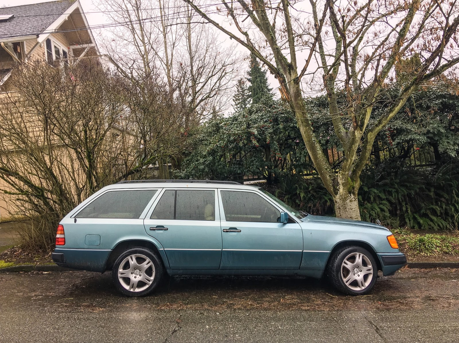 Seattle's Classics: 1992 Mercedes W124 300TE 4Matic Wagon