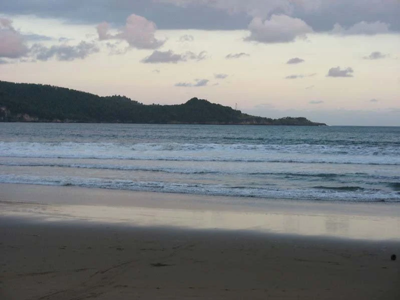 Pantai Teleng Ria Pacitan - Fasilitas Wisata, Harga Tiket Masuk, Rute ...