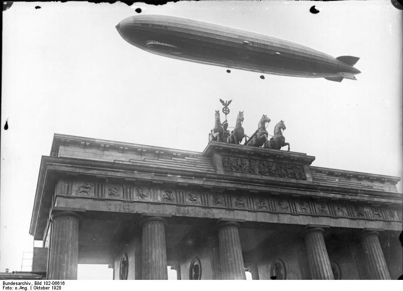 50 Rare Vintage Photographs Captured Street Scenes of Berlin from the ...