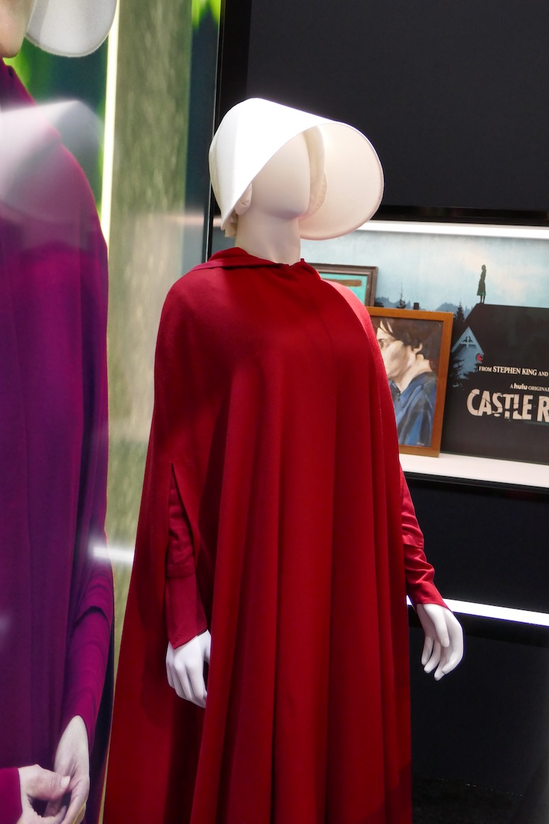 Hollywood Movie Costumes and Props: Little Fires Everywhere, The ...