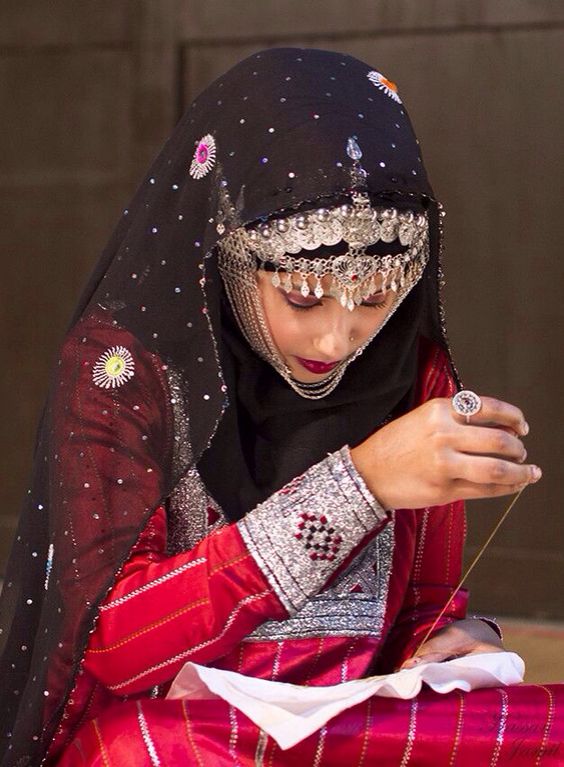 Oman's National Dress - HEARTC♡RE