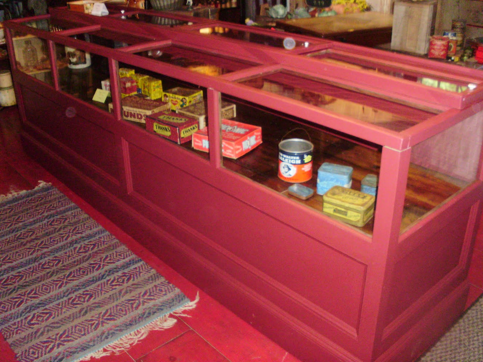 Log Cabin Antiques & Gifts: Ten foot country store counter