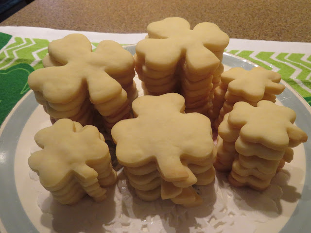 Thel's Kitchen: Shamrock Shortbread Cookies