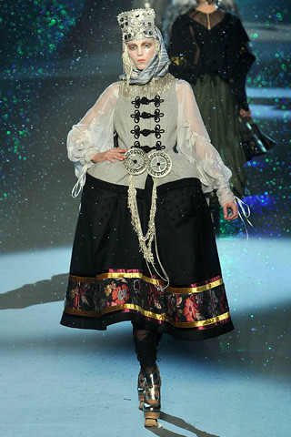 Fashion and Traditional Greek Costumes