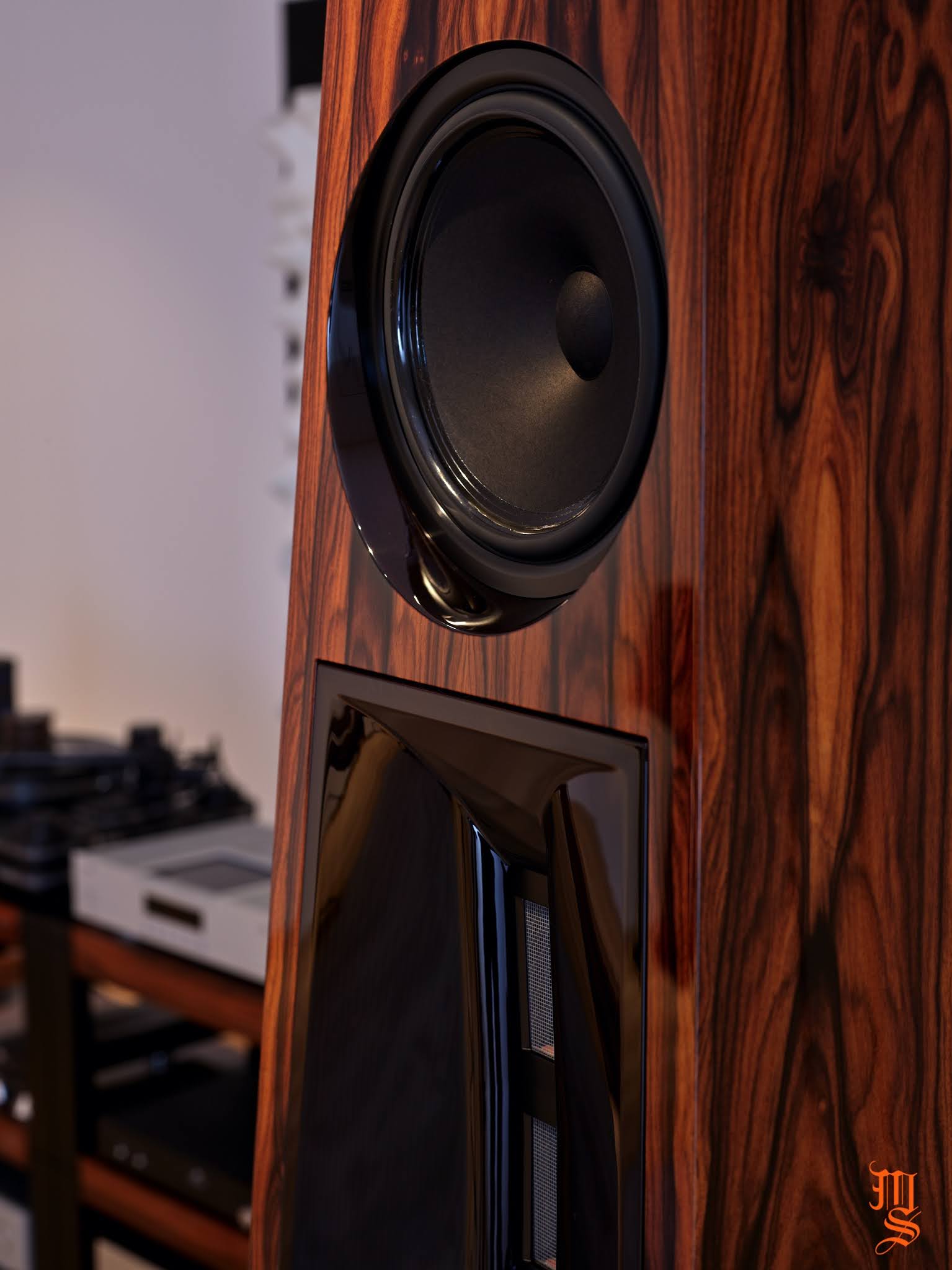 KAISER ACOUSTICS GRANDE PHOTOS – M & S | Ultimate High-Fidelity