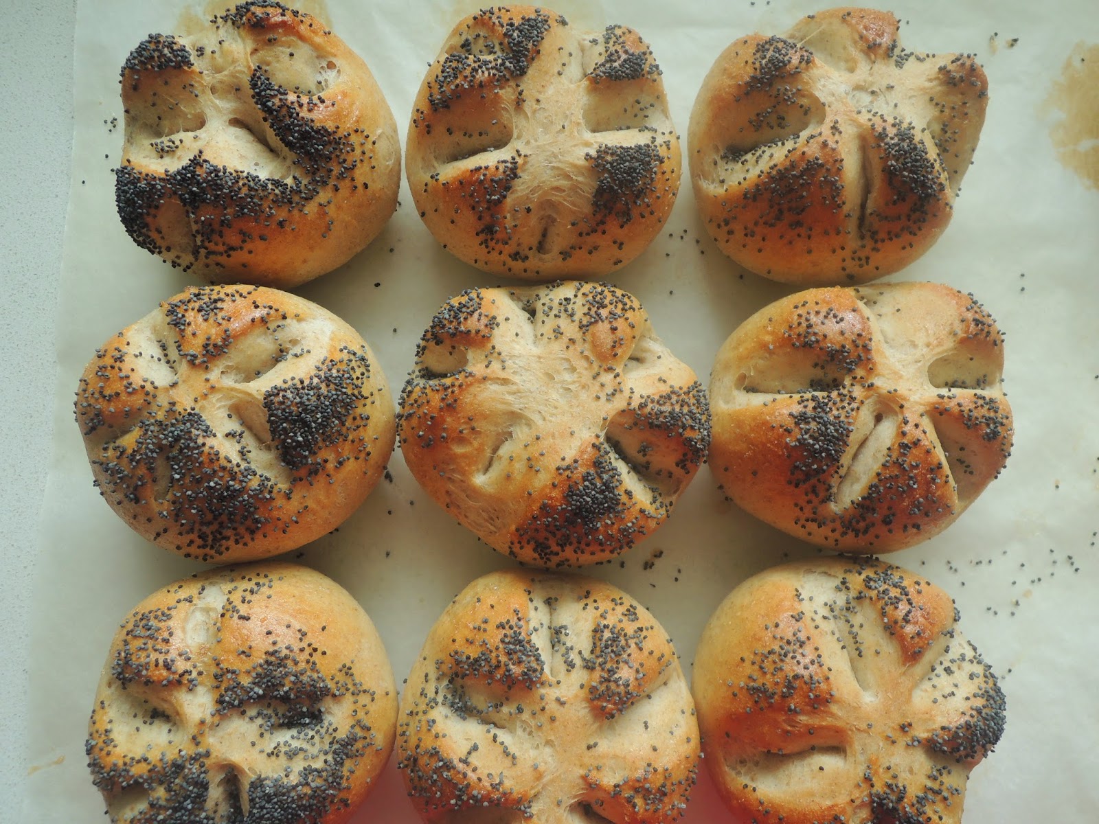 Around the World - in favorite recipes: Kaiser rolls / Vienna rolls ...