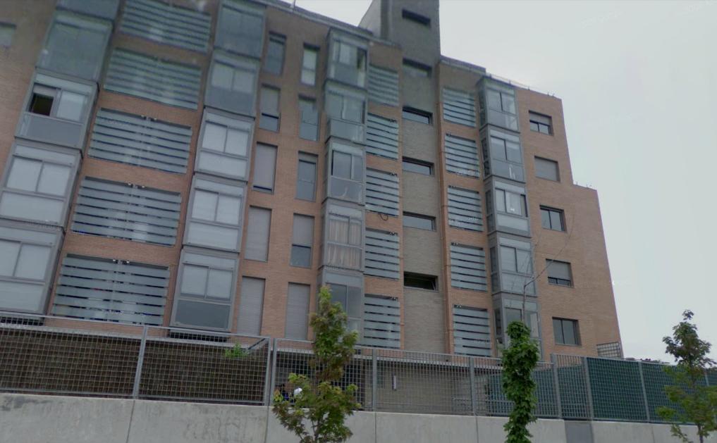 Edificios Habitacionales: Edificio multifamiliar moderno y elegante.