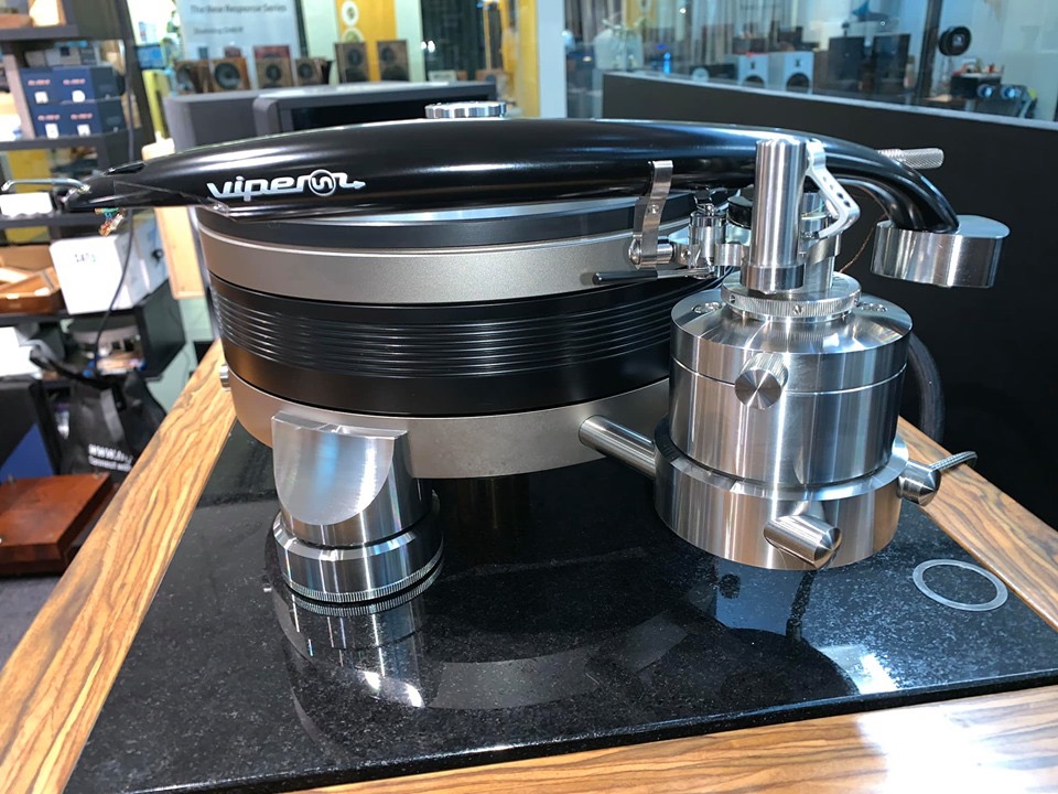 CONTINUUM AUDIO OBSIDIAN TURNTABLE – M & S | Ultimate High-Fidelity