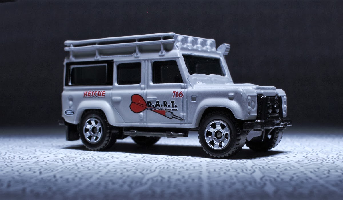 Epic Collage : Land Rover Defender 110S