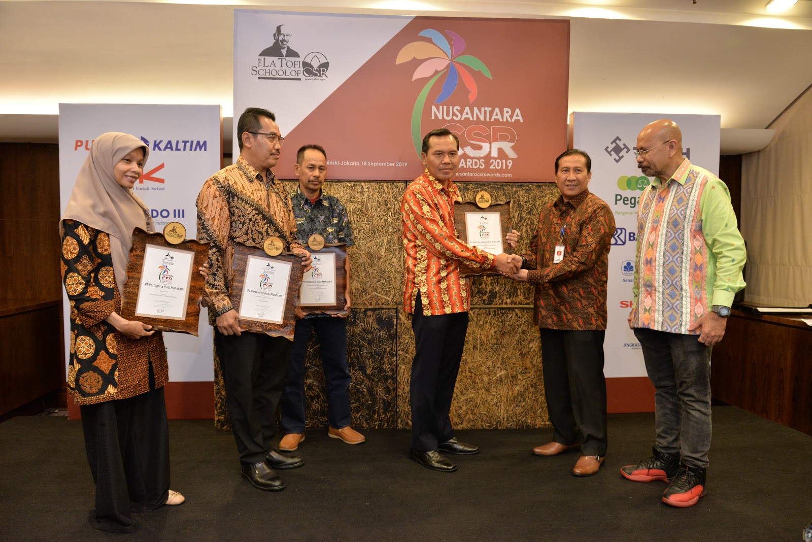 PLN UIK TJB Sabet 2 Penghargaan Nusantara CSR Awards 2019 - PLN Tanjung Jati B