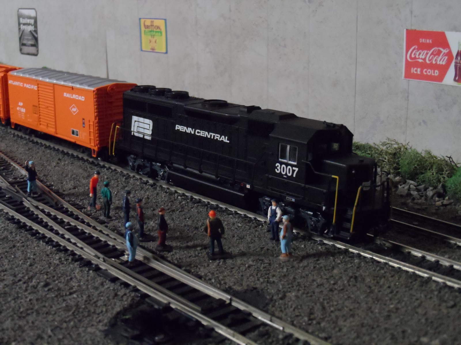 New York Central Train Layout: Another Joint APRR / NYCTL Paint Project