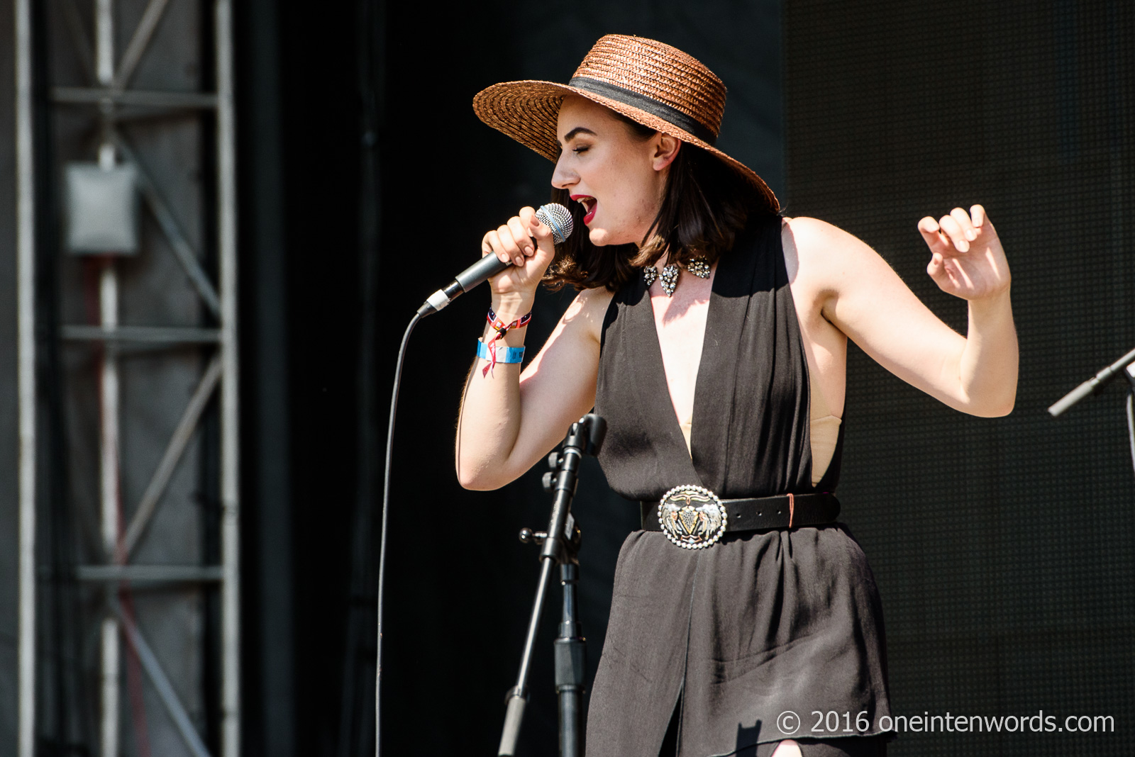 one in ten words: Field Trip 2016: Day 1, Band 6: Meg Mac - Concert ...