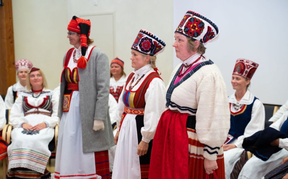 Sirtsuk: Rahvarõivad valmis!