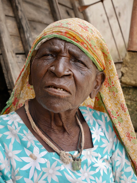 Adrian Yekkes: Jambur - An African Village In India