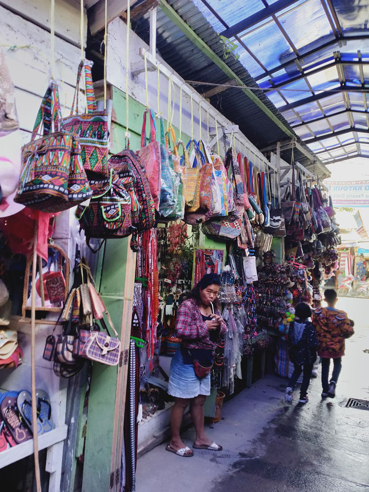 Perkara Tidak Benar Mengenai Peniaga Batak Bazar Kg Tomok di Pulau Samosir
