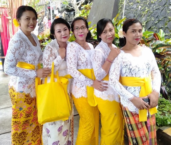 GEDE PUTRA ADNYANA: Konsep Tri Angga Busana Adat Bali