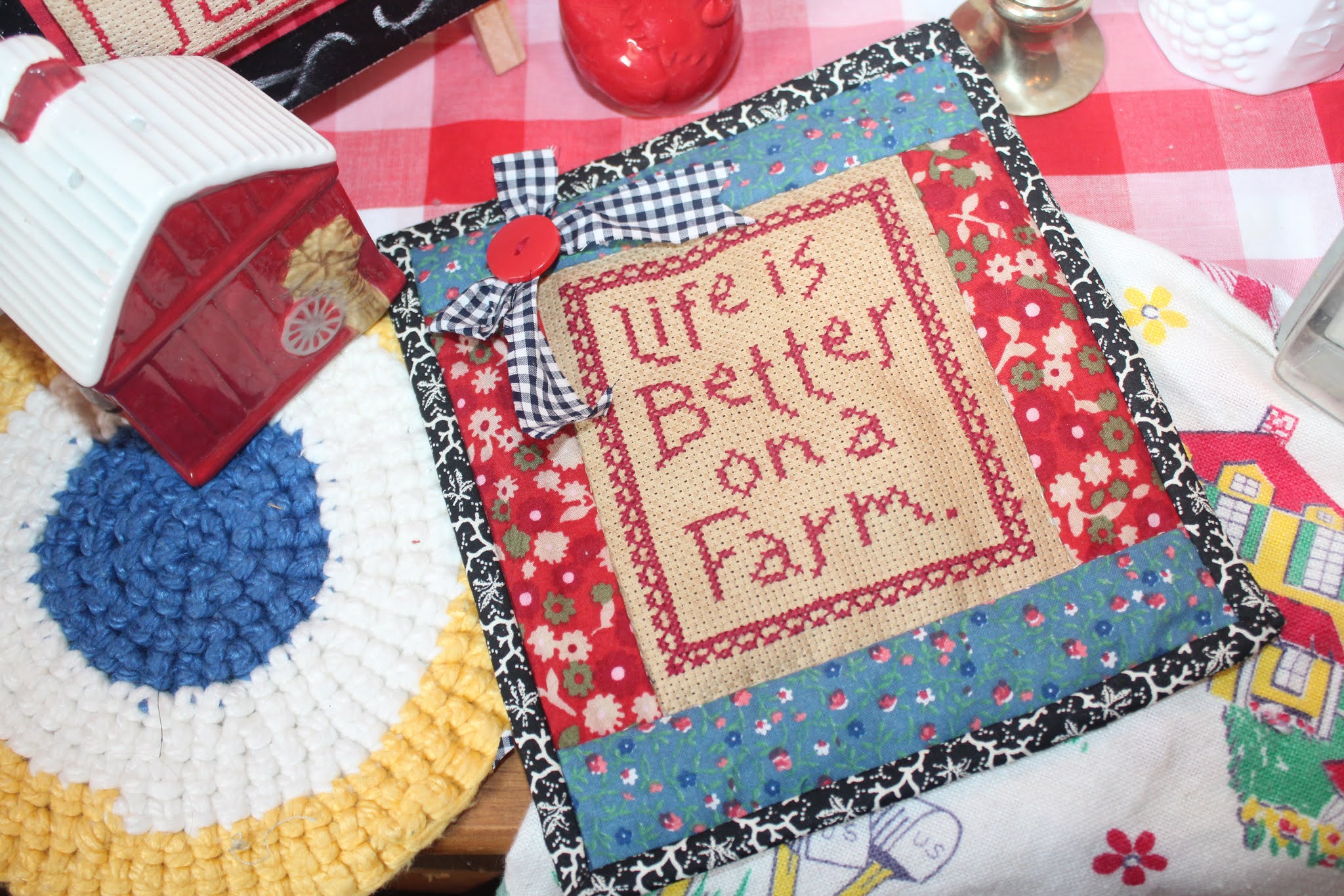 Pinker n Punkin Quilting & Stitching: Life is Better On A Farm- freebie