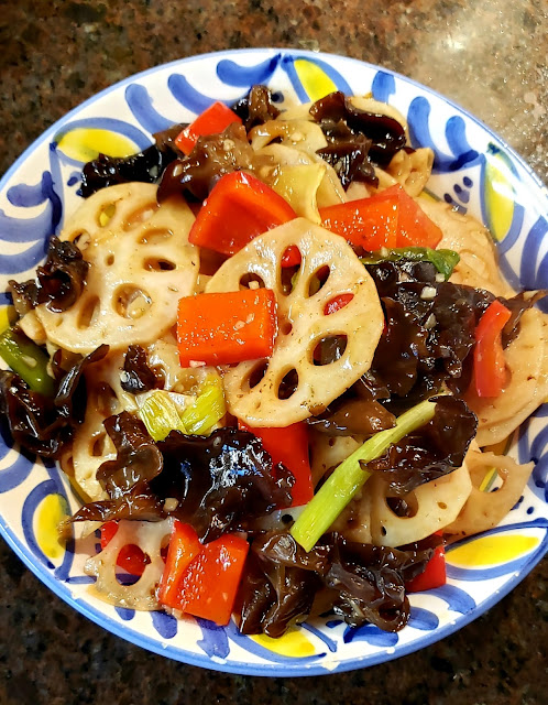Susan's Savour-It!: Stir Fried Lotus Roots with Mushroom Fungus and ...