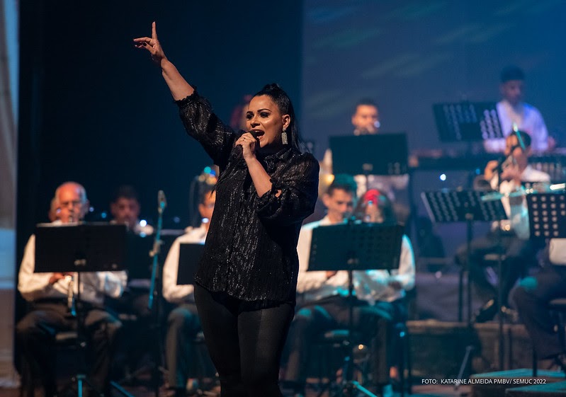 BREGA CHIC| Sarah Almeida lança canção inédita durante show no CTG