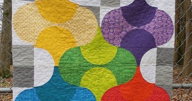 Homespun Hannah's Blog: Splash of Color: completed quilt!