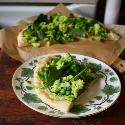 Green Gourmet Giraffe: St Patrick's Day Green Pizza