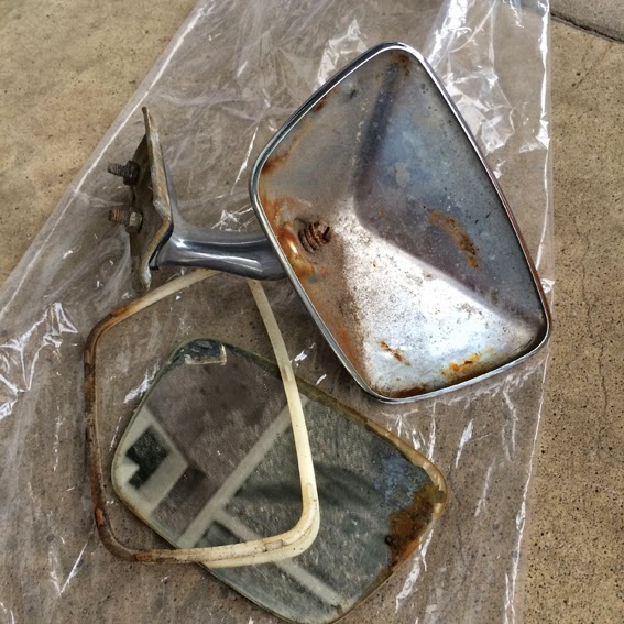 tyrobenz: Item 6: Mercedes-Benz W114/W115 RHS Original Door Mirror