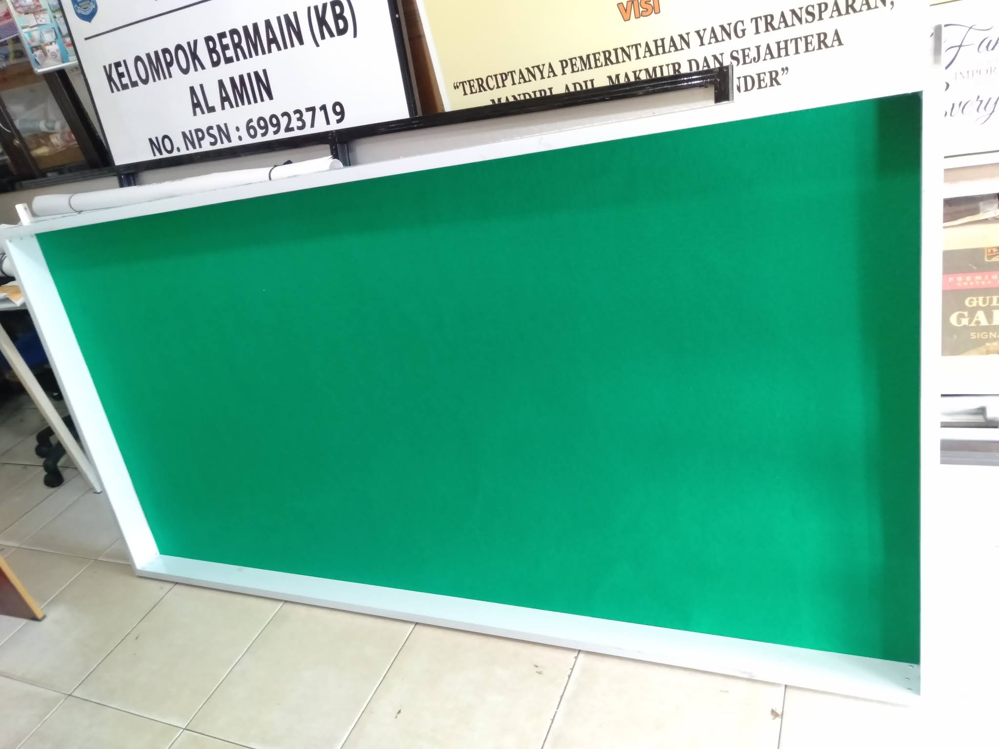 PAPAN MADING STANDING + KACA DAN KARPET - KIREINA MEDIA