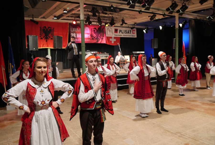 Dübendorf's "Plisat" , an artistic association that preserves Albanian ...