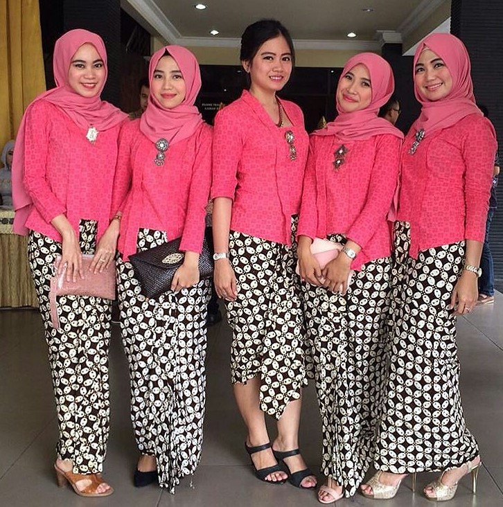 √ 46 Tutorial Hijab untuk Kebaya Kutu Baru Modern Kekinian Terbaru ...