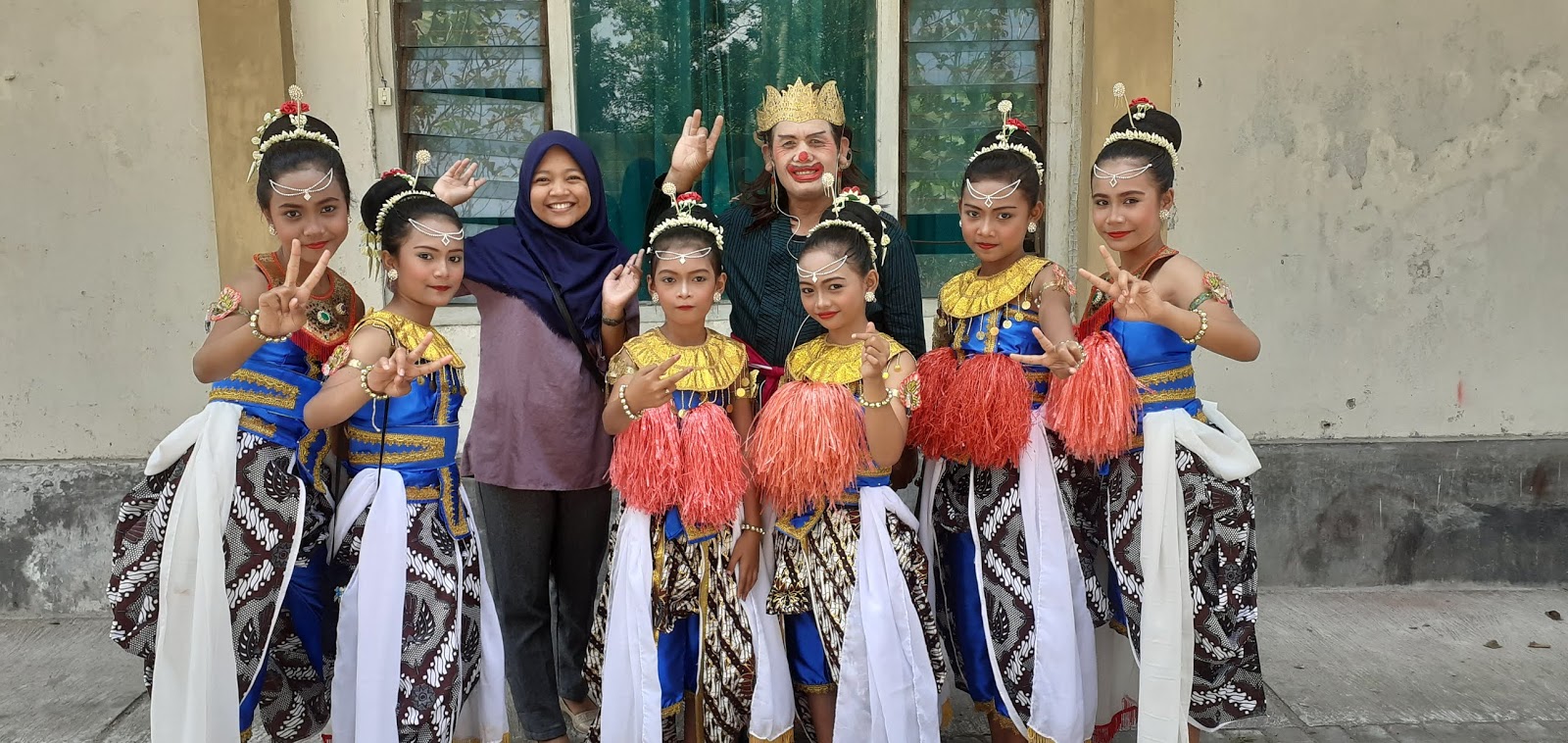 Tari Kebyok Anting-anting