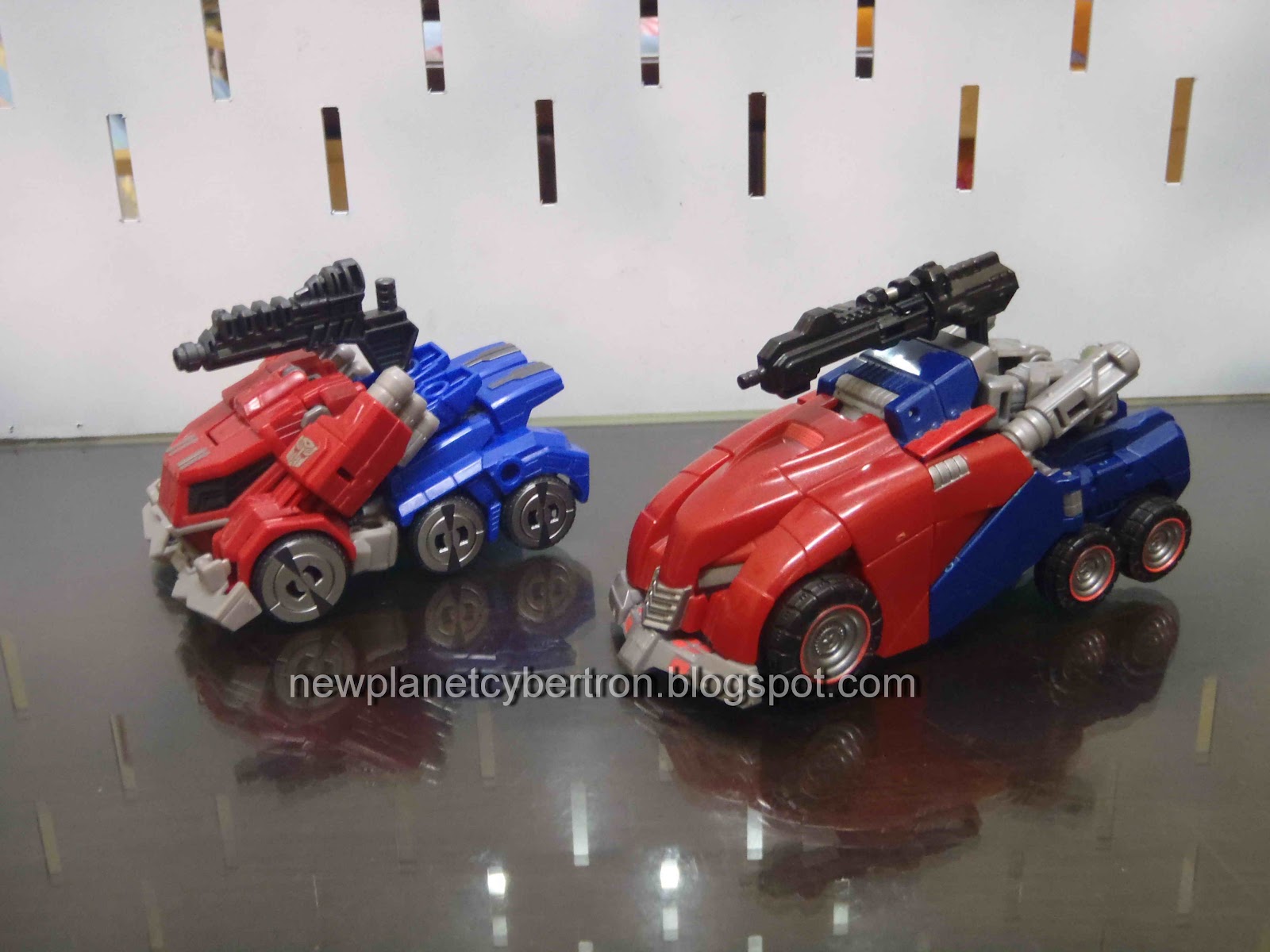New Planet Cybertron: Transformers Review: Optimus Prime (FOC Deluxe)