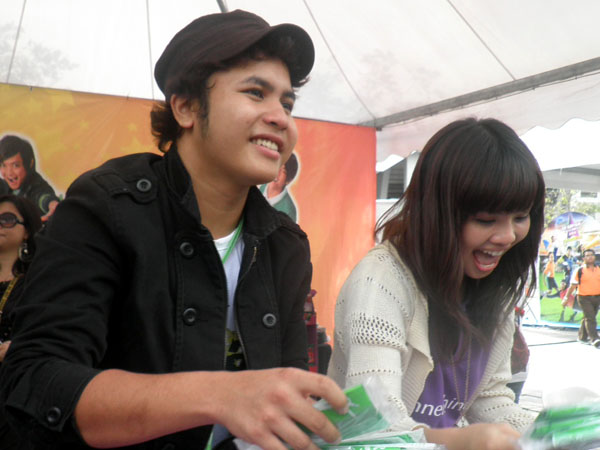 Friends of HAFIZ: Hafiz, Akim, Emma and Hou Ren @ BRAND's Booth ...