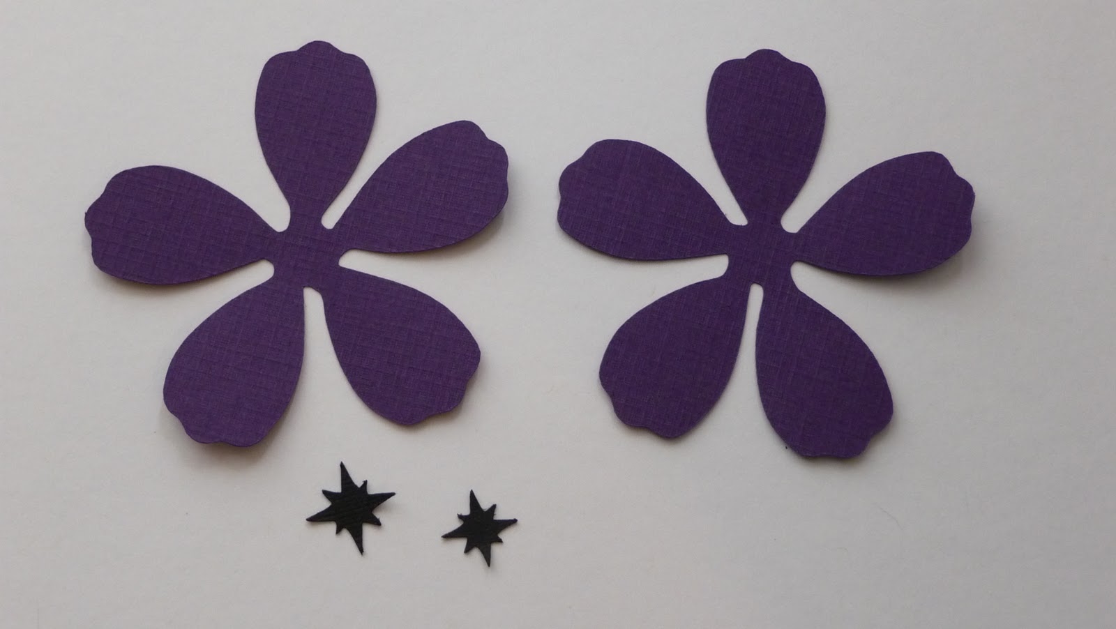 Paper Compulsions: Basic paper flower tutorial