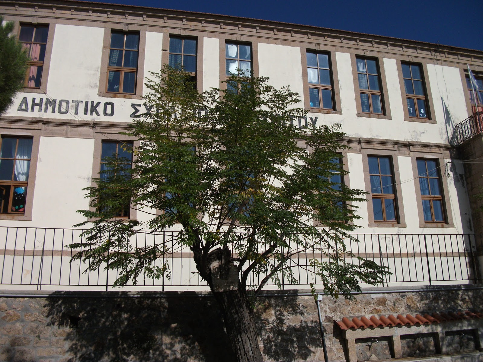 ΔΗΜΟΤΙΚΟ ΣΧΟΛΕΙΟ ΠΟΛΙΧΝΙΤΟΥ ΛΕΣΒΟΥ: ΔΗΜΟΤΙΚΟ ΣΧΟΛΕΙΟ ΠΟΛΙΧΝΙΤΟΥ ΛΕΣΒΟΥ