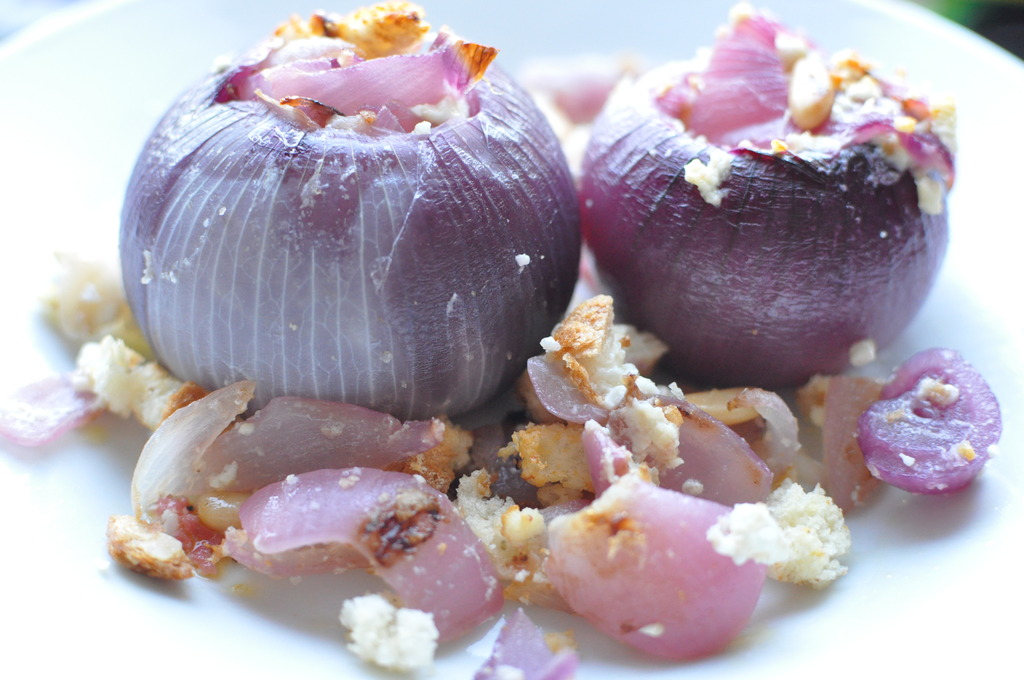 Géraldine en cuisine: Oignons rouges farcis à la fêta et aux pignons de ...