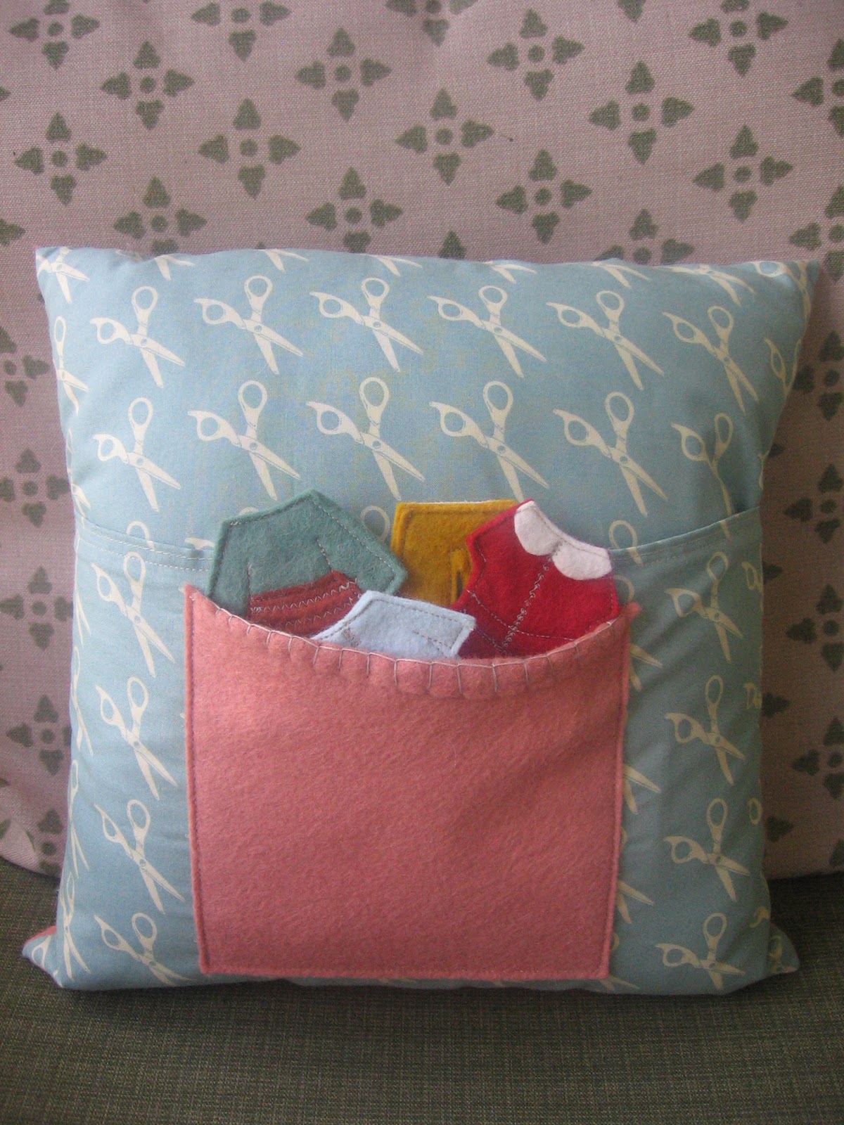 Maureen Cracknell Handmade: A Paper Doll Pillow