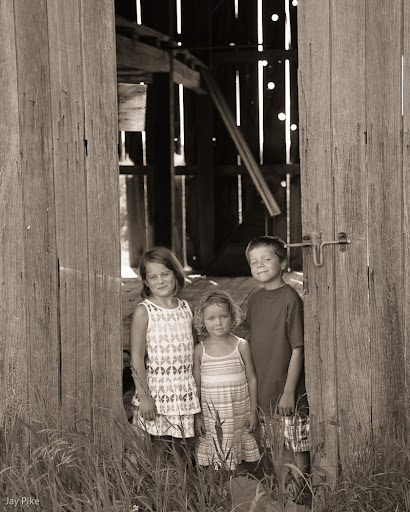 A little bit of Jay: Barn Portraits of the Kids