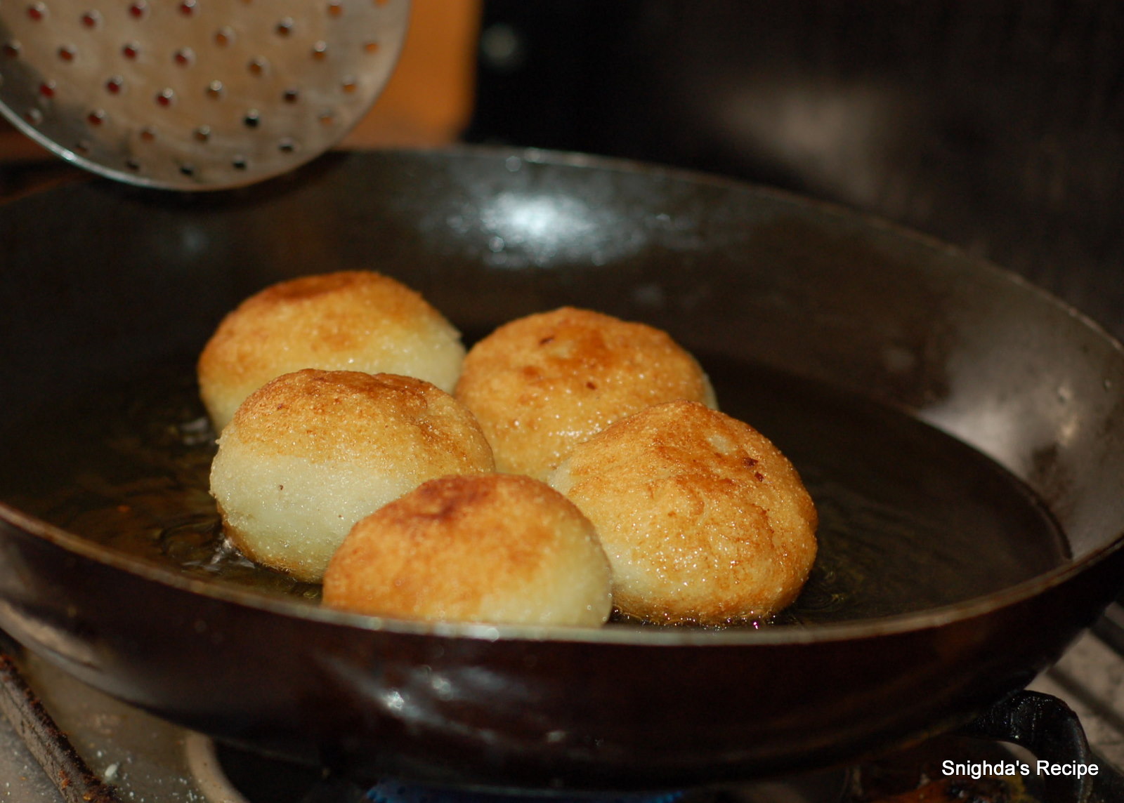 Foodies And Gourmets : A Tale Of Our Experiments: Suji Kakra