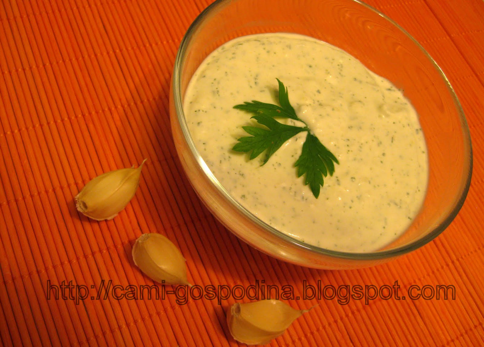 Cami Gospodina: Sos de smantana cu usturoi