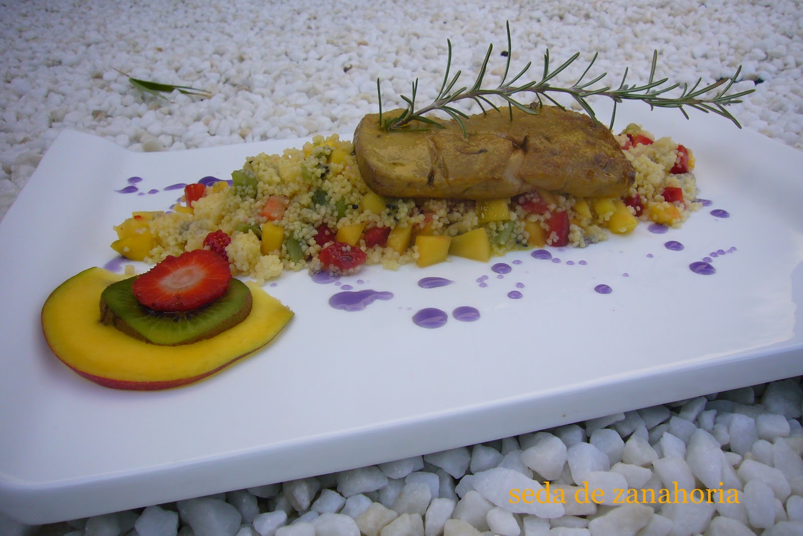 Seda de zanahoria: Taco de Foie fresco con cuscús de Frutas y reducción ...