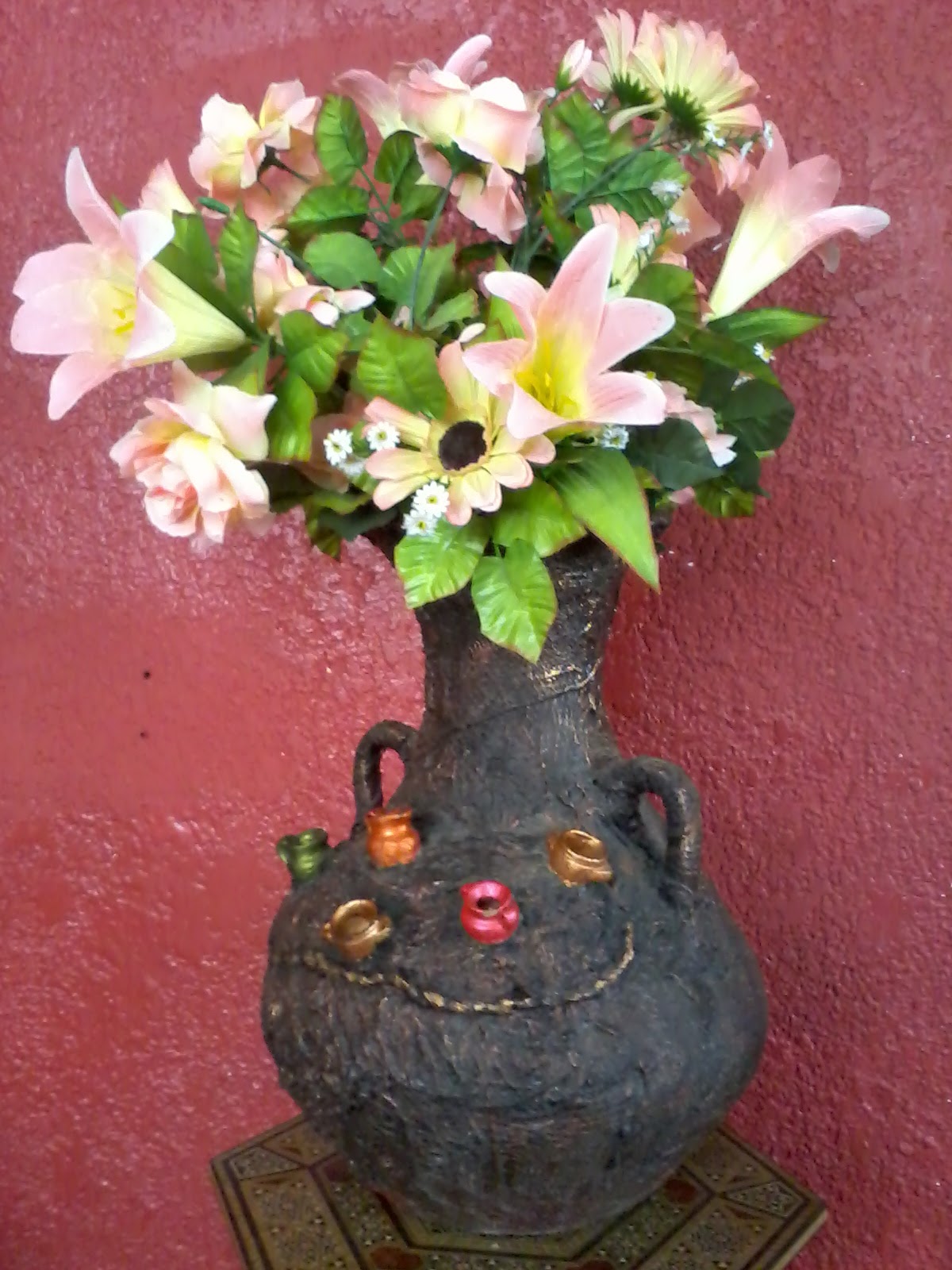 Labores Creativas: Jarrones de barro decorados