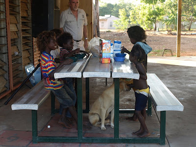 Jay's Yarns from the Top End: Visit to Manmoyi