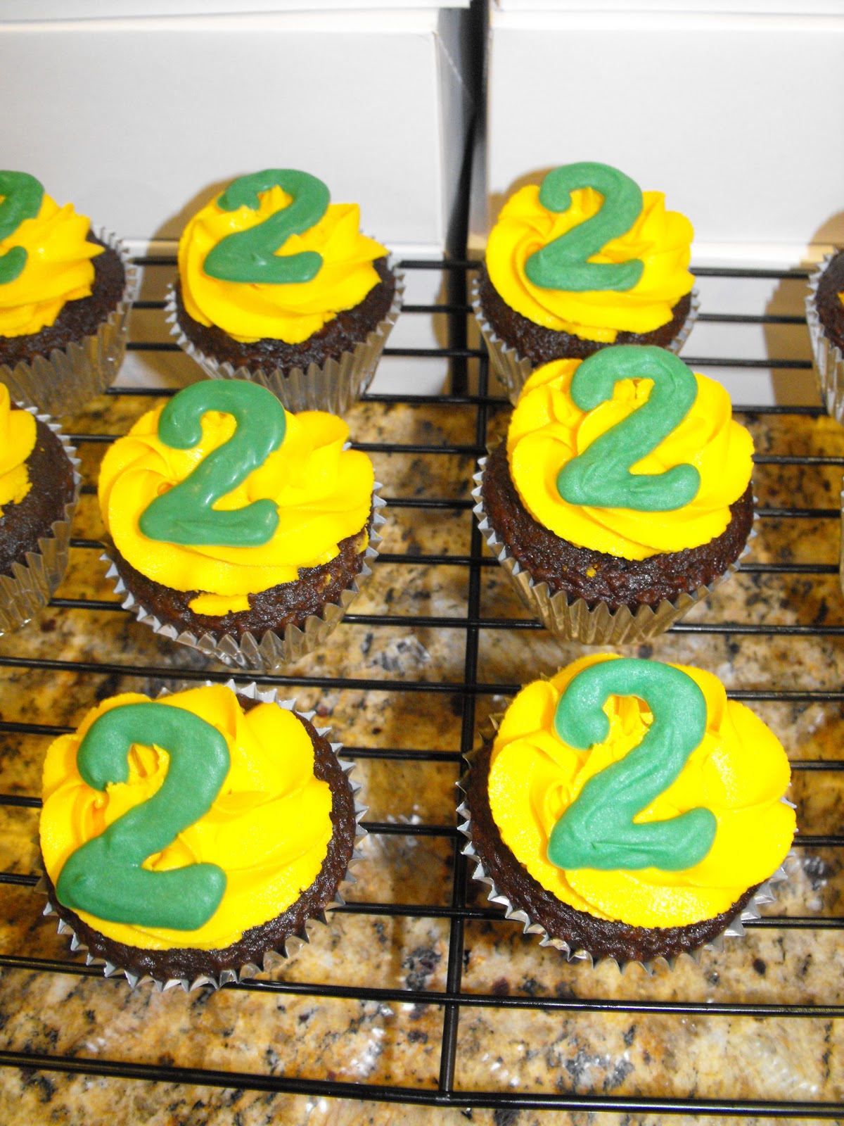 AJ's Cupcakes: John Deere Birthday Cupcakes!